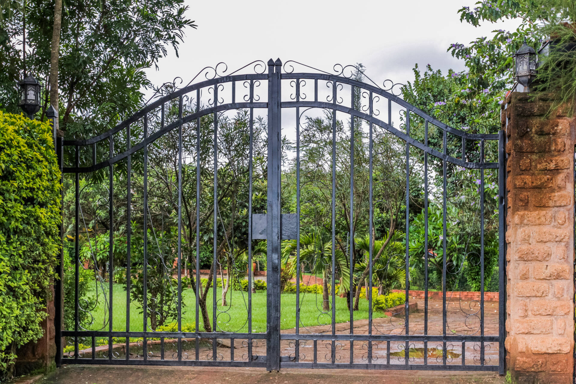 Electric Sliding Gates vs Swing Gates: Which Is Right?