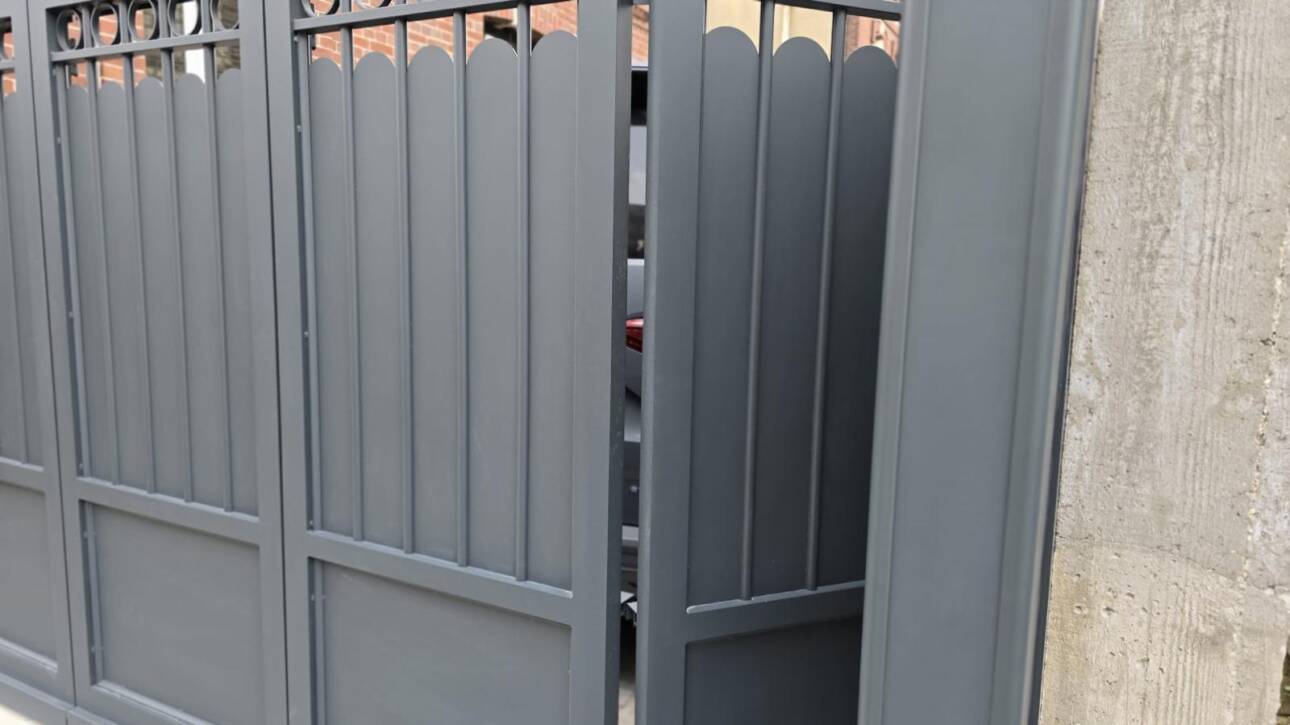 Corner Sliding Gates: Innovating for challenging driveways