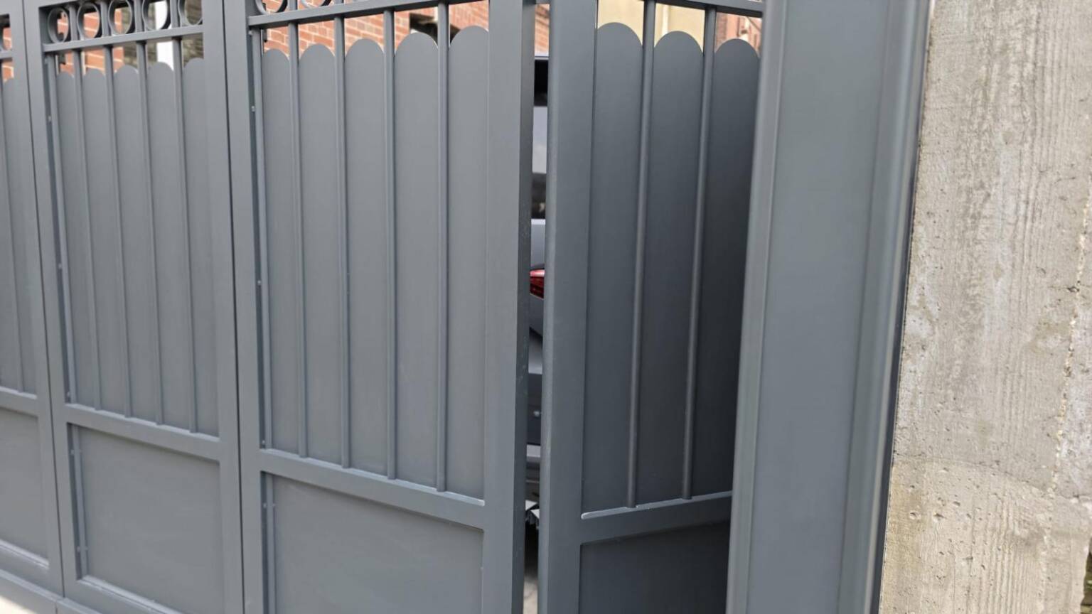 Corner Sliding Gates: Innovating for challenging driveways